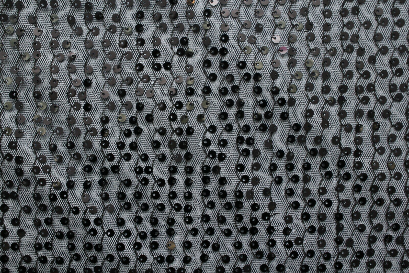 Ткань Пайетки на трикотажной чёрной сетке, ш122см, 0,5 м