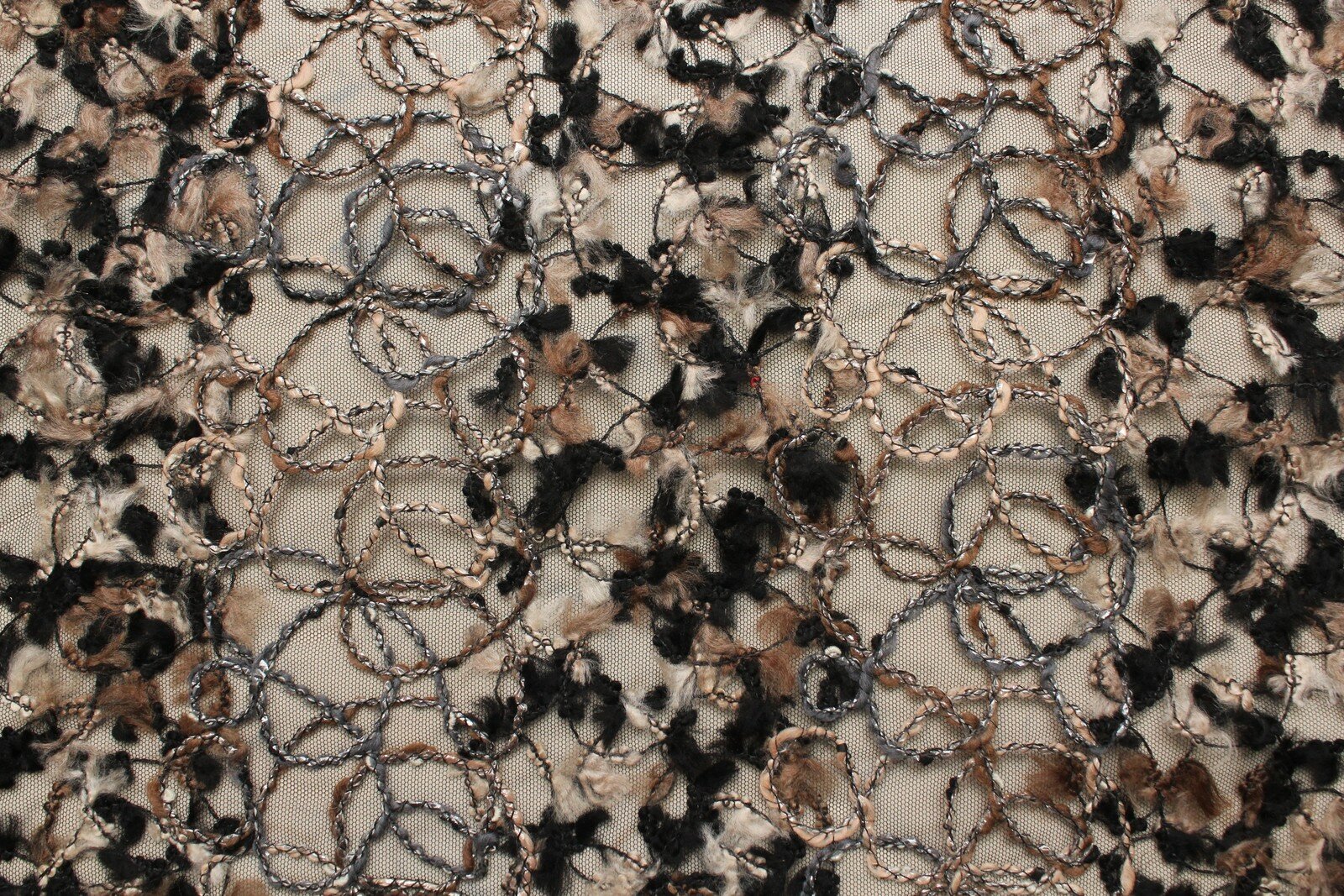 Ткань Фантазийная вышивка на чёрной сетке, ш124см, 0,5 м