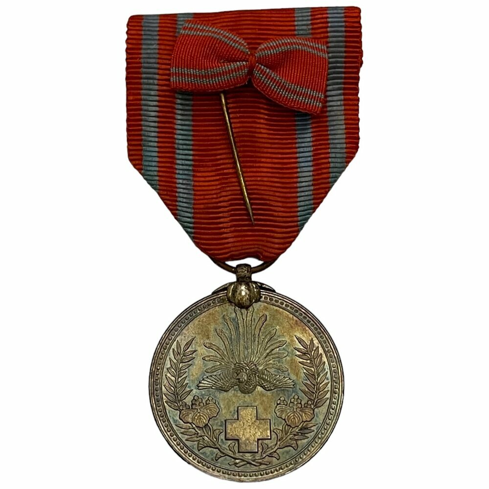 Япония, медаль "Члена Красного Креста" с бантом на лацкан 1888-1912 гг. (серебро)