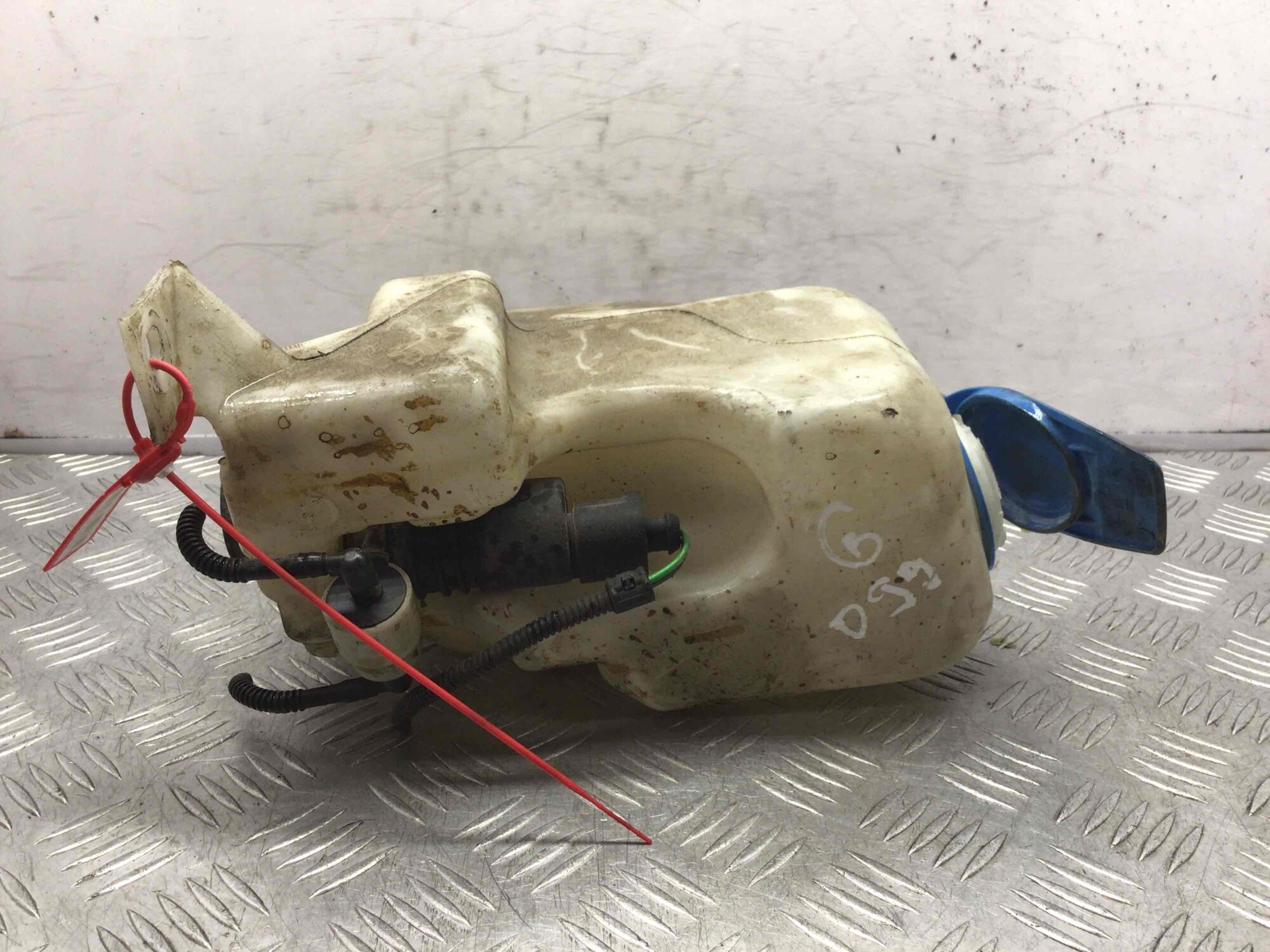 Б/У Бачок омывателя Volkswagen Golf 4 поколение (1997-2004) 2003 г.