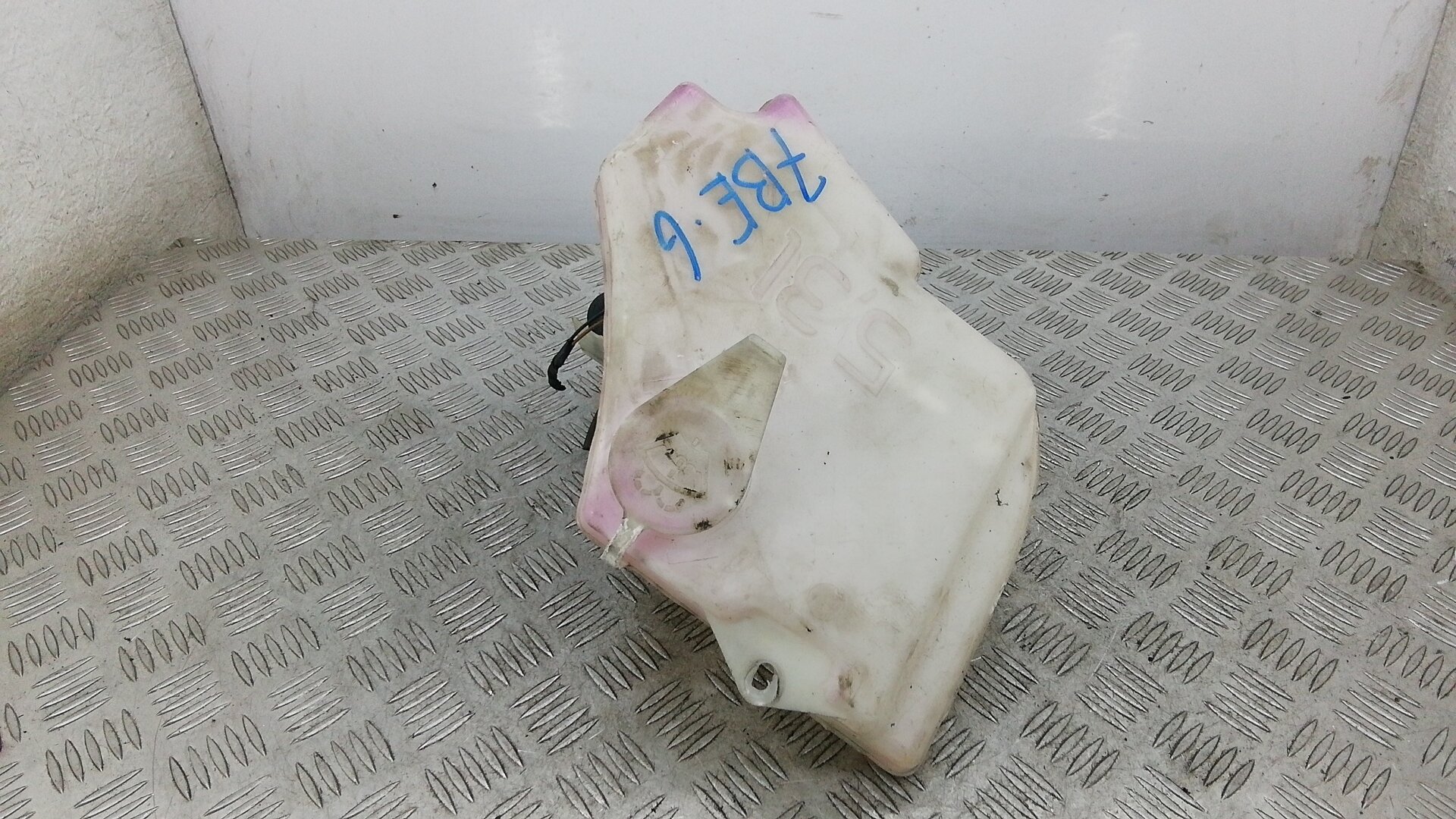 Бачок омывателя BMW 3 E46