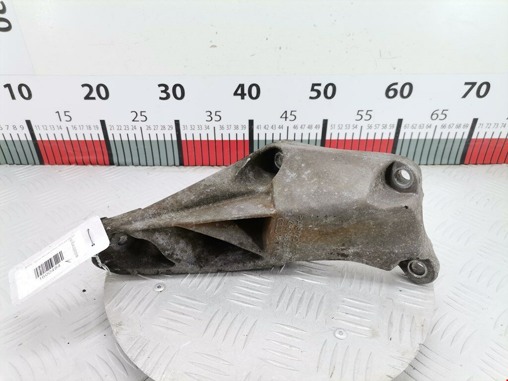 Кронштейн (крепление лапа) двигателя Audi A6 C6 4F0199307R арт. 1600484