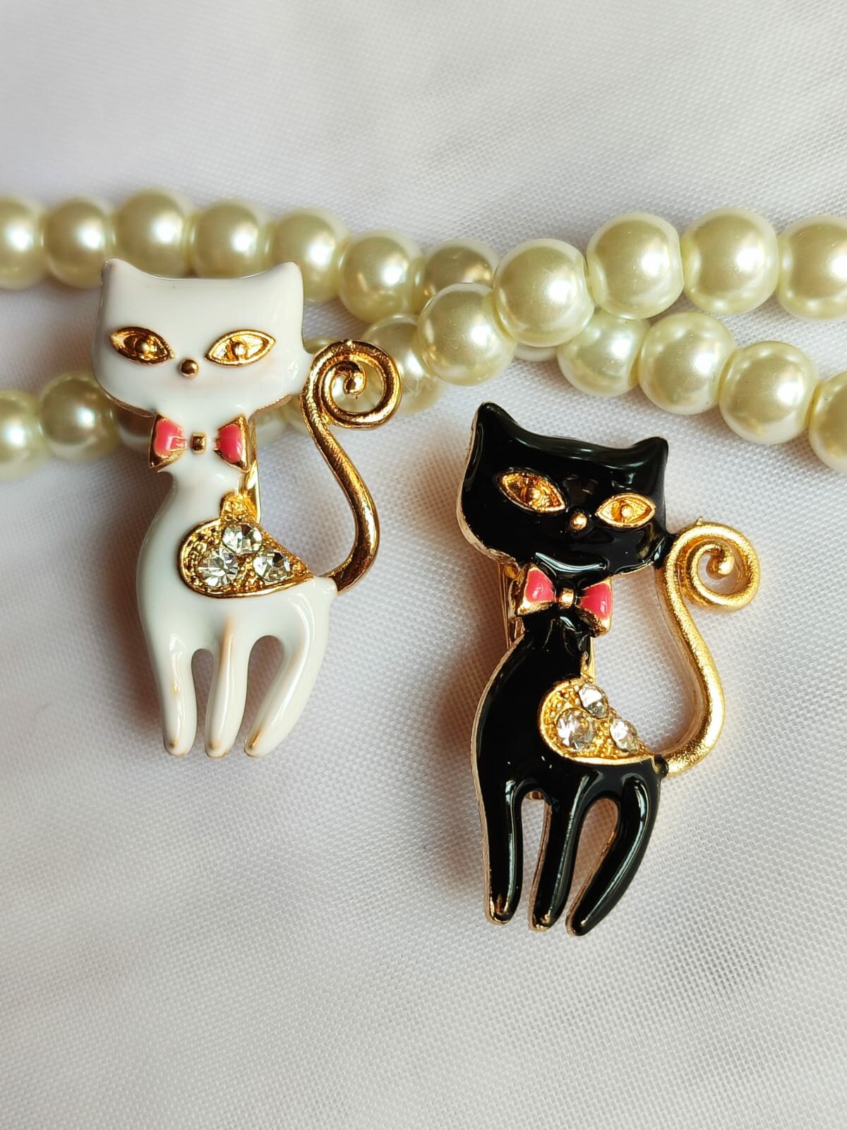 Брошь, стразы, эмаль