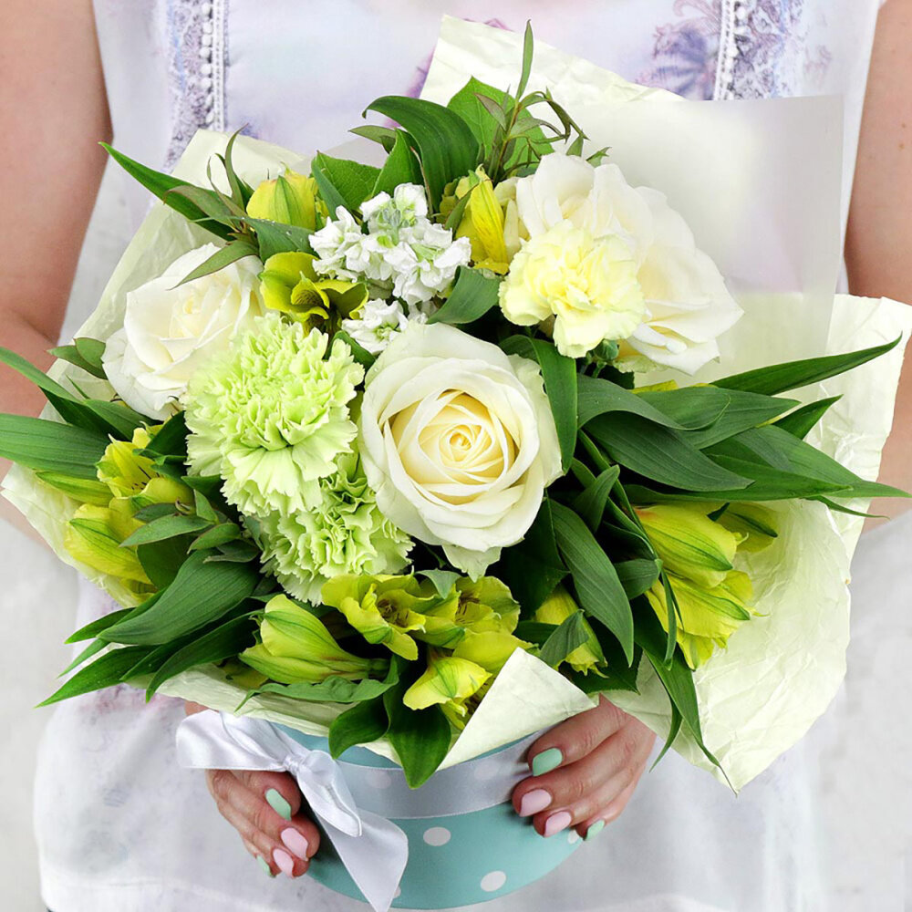 Букет Маркет "Букет из роз/альстромерии/маттиолы", в коробке, с пленкой