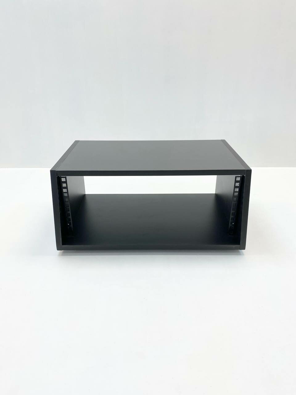 Настольная рэковая стойка 4U-300 для стандартного оборудования 19'