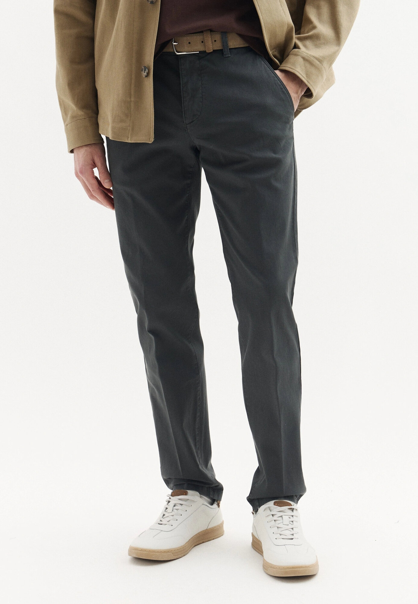 Брюки чинос