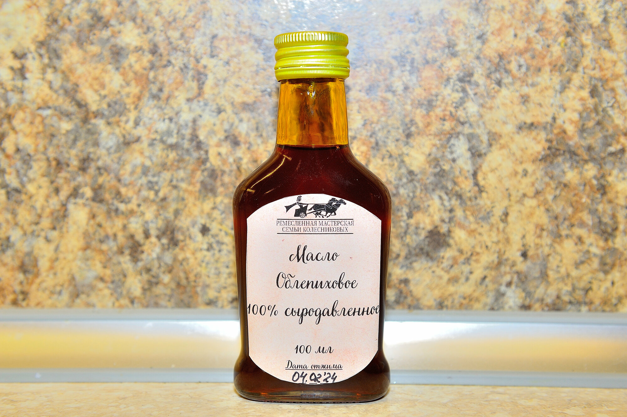 Настоящее сыродавленное масло холодного отжима из сушеной облепихи. Облепиховое масло. Ремесленная мастерская семьи Колесниковых