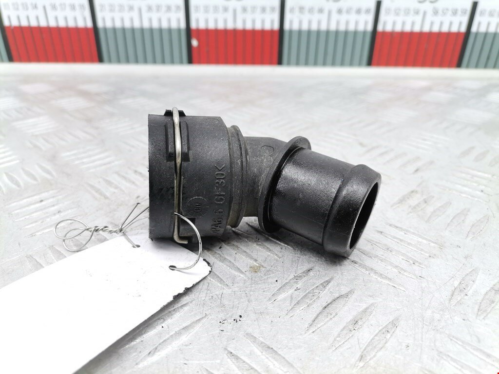 Фланец (штуцер системы охлаждения тройник) Volkswagen Golf 4 1J0122291 арт. 2041536
