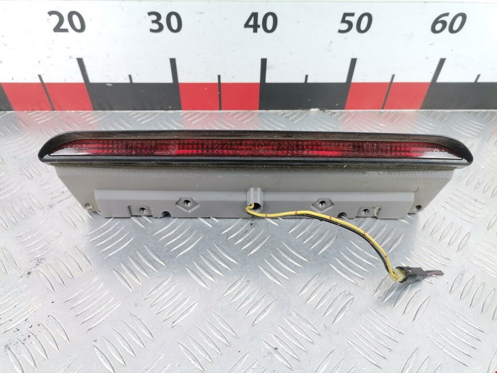 Фонарь дополнительный тормозной (стоп-сигнал) Subaru Forester 1 (SF) 84701FC010ND арт. 1782810