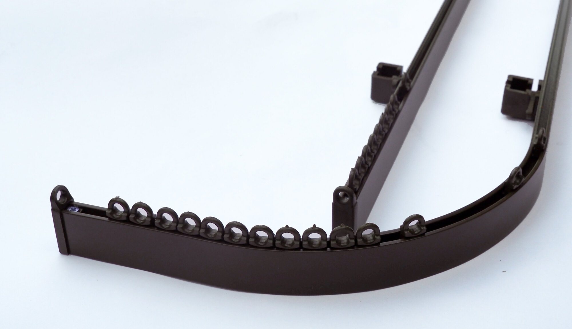 Профильный карниз с загибом Симпл двухрядный темно-коричневый. Крепление к потолку.