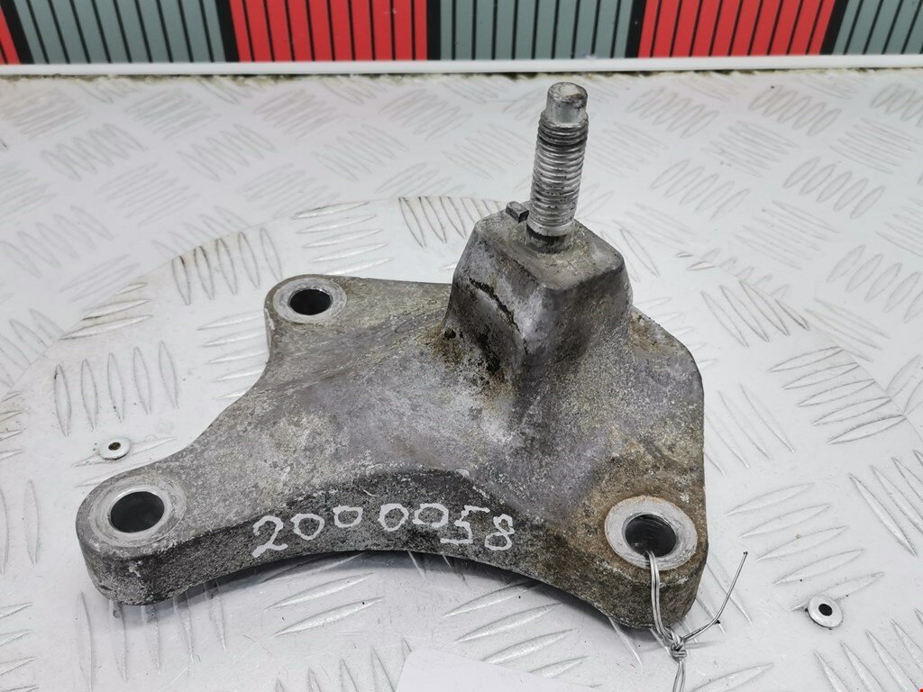 Кронштейн (крепление лапа траверса) кпп Ford Fiesta 5 2S617M125AC арт. 2071578