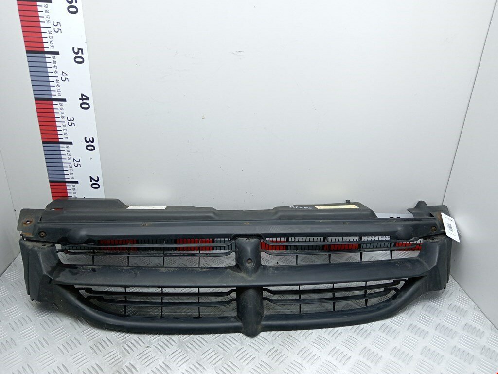 Решетка радиатора Chrysler Voyager 3 04576955 арт. 2074926