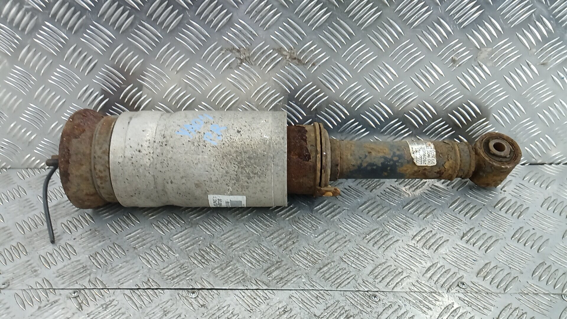 Стойка передняя правая LAND ROVER RANGE ROVER SPORT, Номер RNB500223