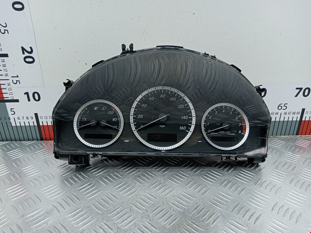 Панель приборная (щиток приборов) Mercedes C-Class (W204) A2049001105 арт. 1794915