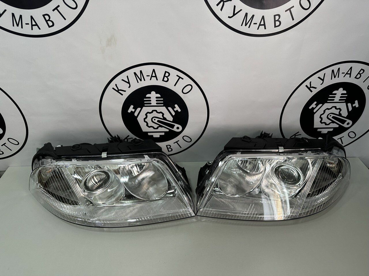 Левая и правая фары Фольксваген пассат Б5+ passat b5 Dpa отличное качество
