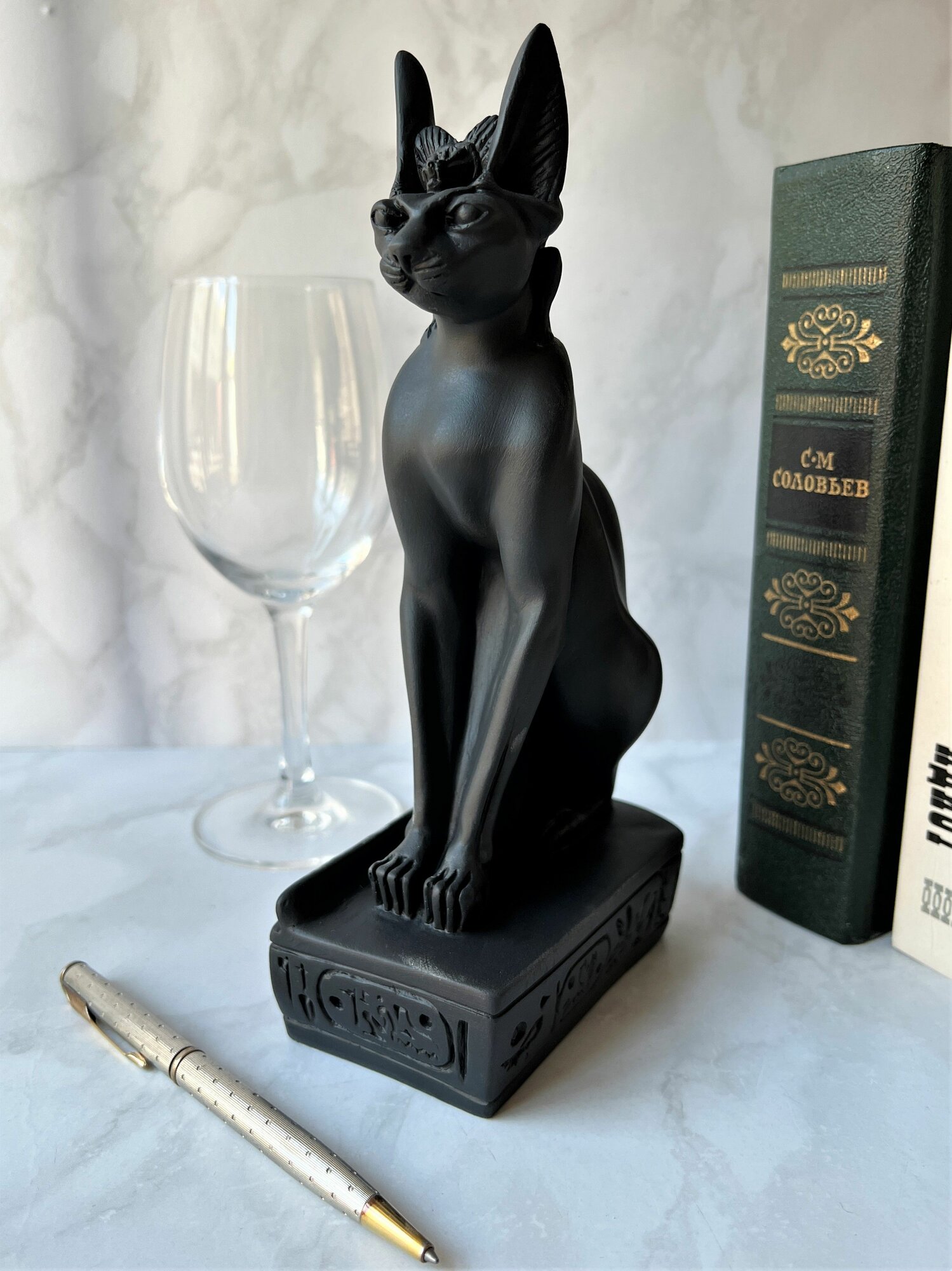 Статуэтка Кот египетский с вампиром, 23см. Черный, гипс.