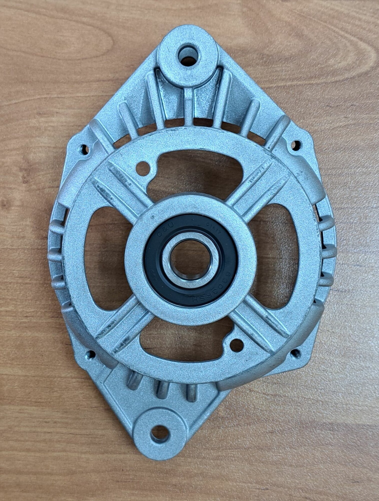 941.3701400ВТ Крышка передняя генератора (в сборе) КЗАТЭ ВАЗ-21214, Нива, Урбан 4х4 КЗАТЭ, катэк, ЗиТ и аналоги.