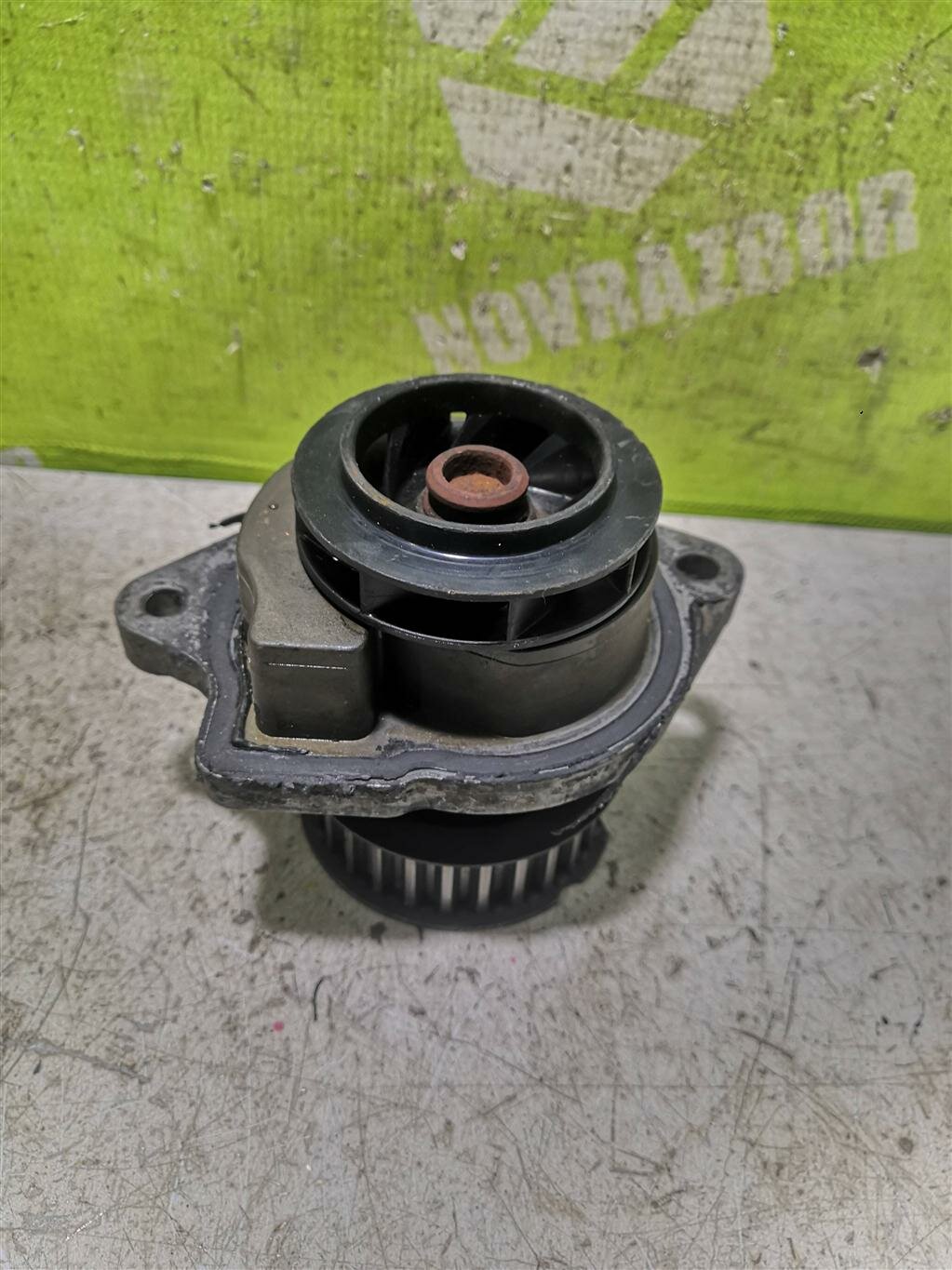 Насос водяной (помпа) VW Golf 4 Bora 97-05