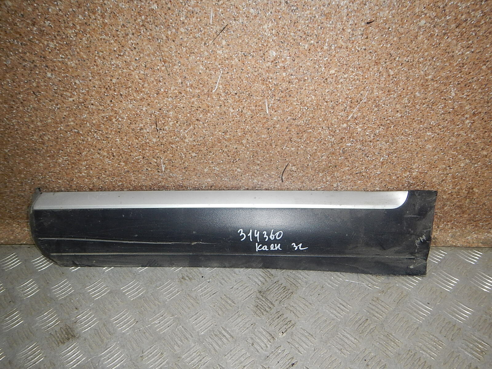 Б/У Молдинг двери задней левой, Porsche (Порше)-CAYENNE (03-10) PORSCHE CAYENNE (03-10) Царапины.. 314360 VAG арт. 7L583...