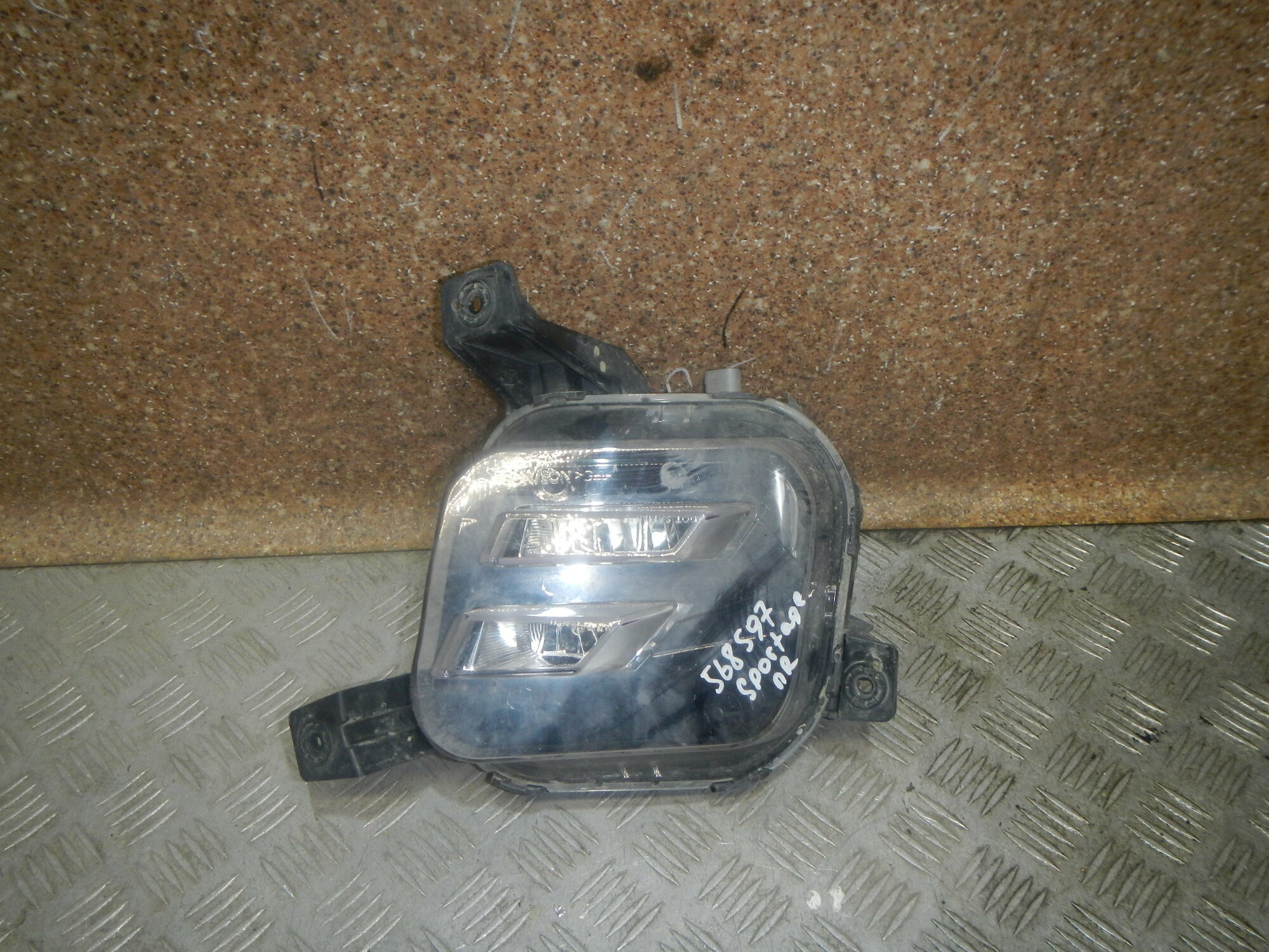 Б/У Фара противотуманная правая, KIA (Киа)-SPORTAGE (21-) KIA SPORTAGE (21-) Сломано крепление, трещина на корпусе, нет ...