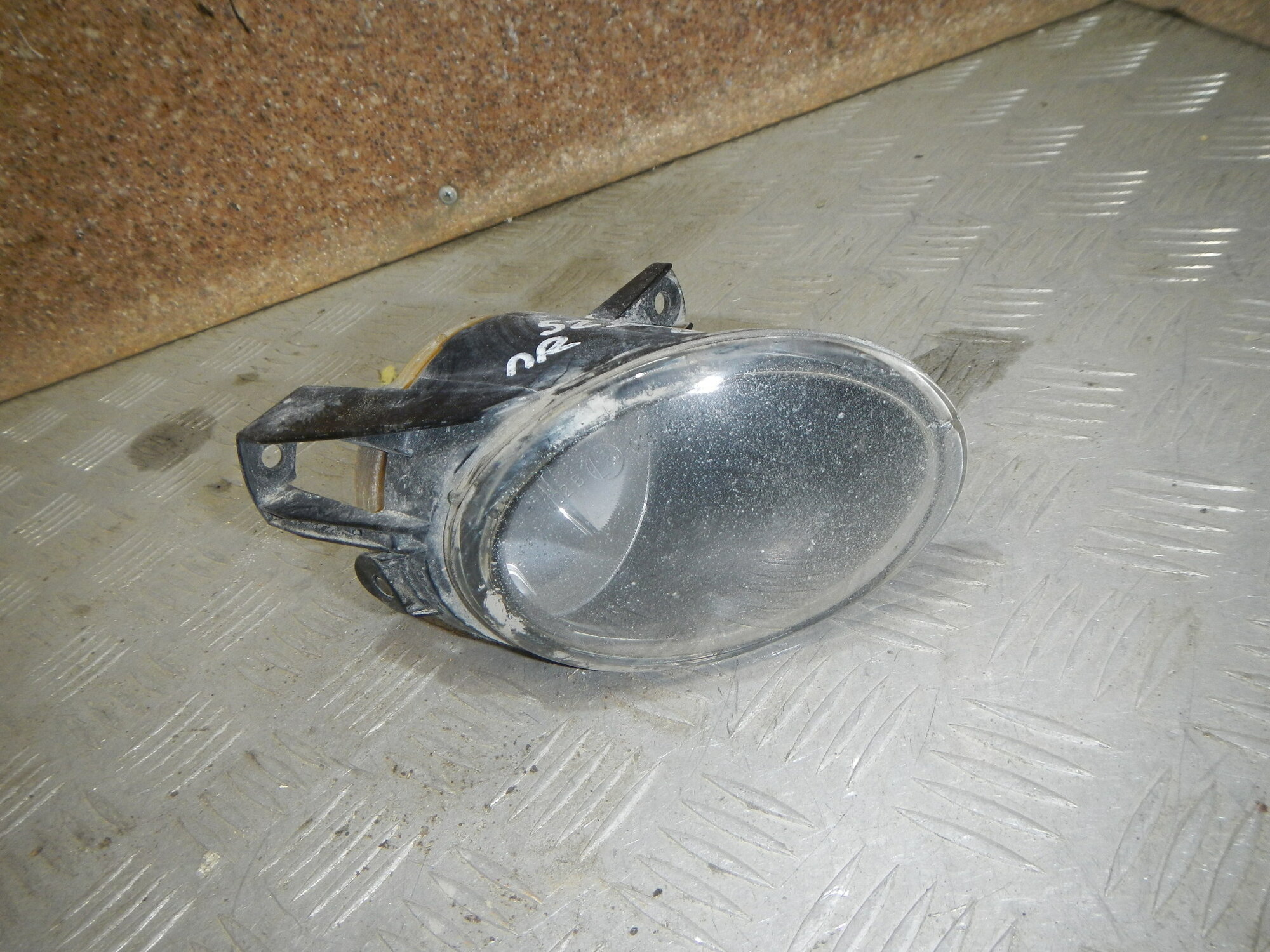 Б/У Фара противотуманная правая, Volkswagen (Фольксваген)-PASSAT B6 (05-10) VOLKSWAGEN PASSAT B6 (05-10) Царапины. 52302...