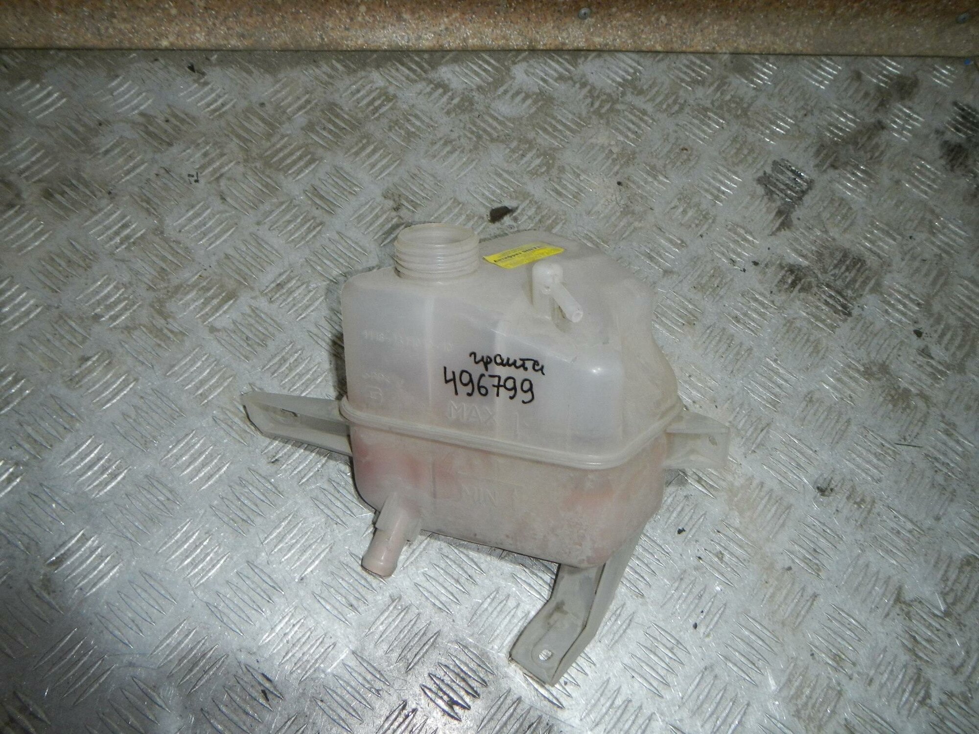 Б/У Бачок расширительный, ВАЗ (VAZ)-LADA GRANTA (гранта) (11-18) LADA GRANTA (Гранта) (11-18) Без крышки. Царапины. 49679...