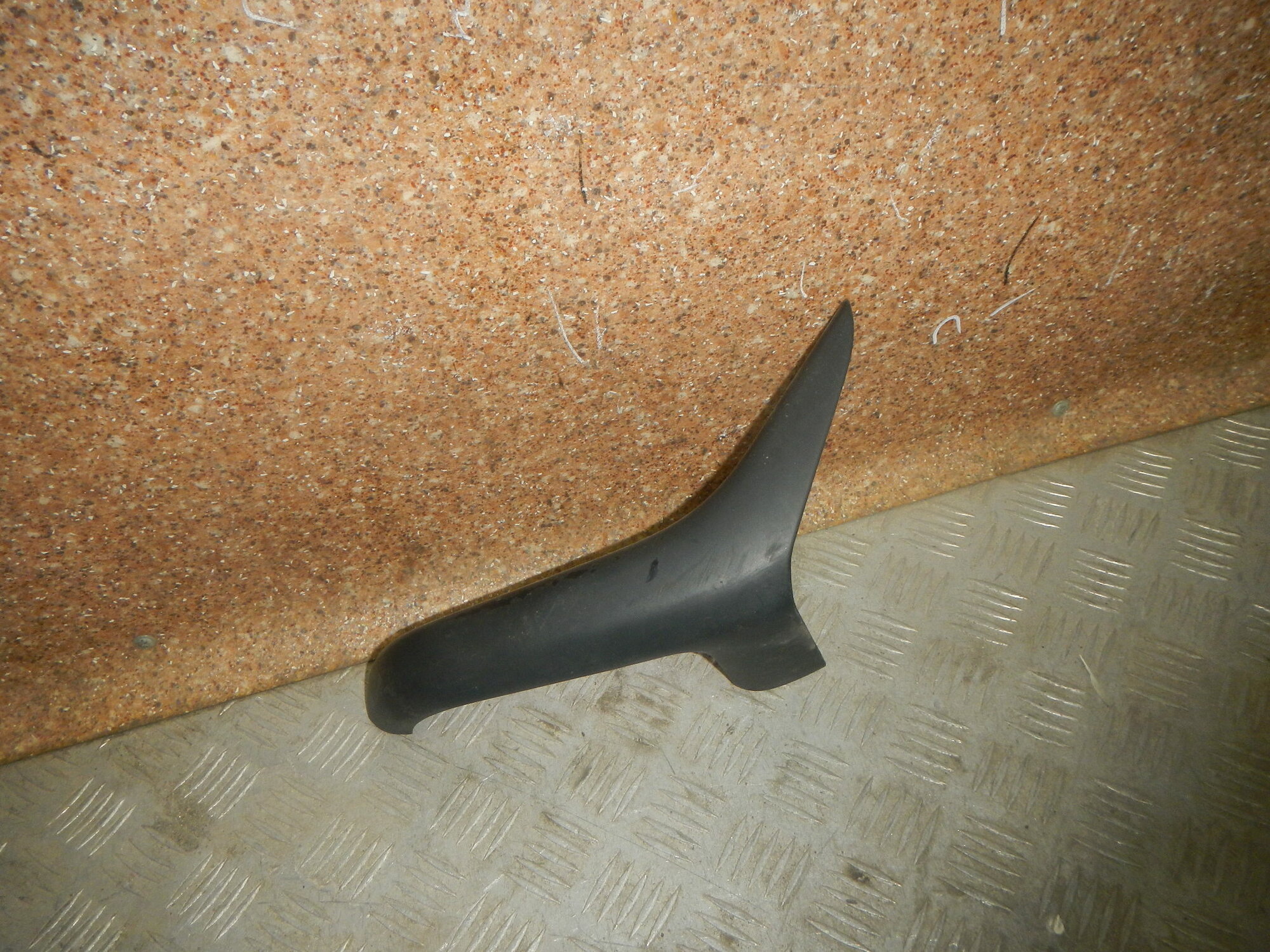 Б/У Накладка декоративная, Audi (Ауди)-Q3 (8U) (12-18) AUDI Q3 (8U) (12-18) на обшивку двери предней правой Потертости, ц...