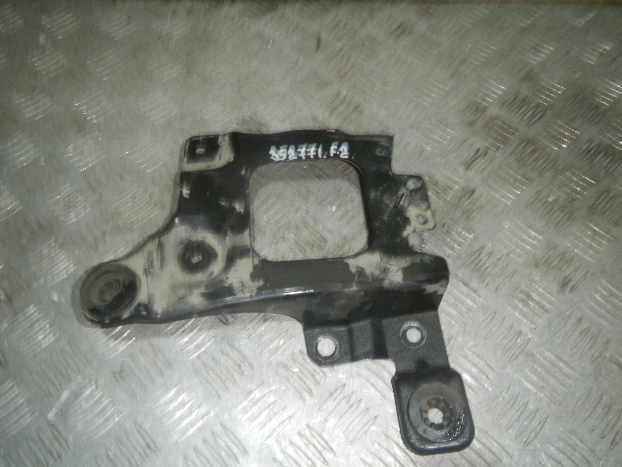 Б/У Крепление АКБ (корпус/подставка), Ford (Форд)-FOCUS 2 (05-08) FORD FOCUS 2 (05-08) Без повреждений 352771 FORD арт. ...