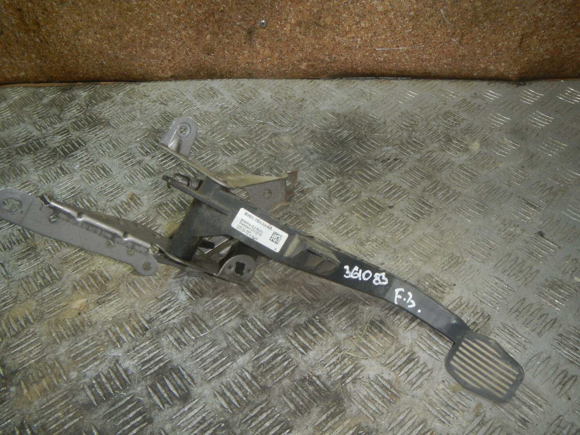 Б/У Педаль сцепления, Ford (Форд)-FOCUS 3 (11-) FORD FOCUS 3 (11-19) Без повреждений 361083 FORD арт. BV617B633AA