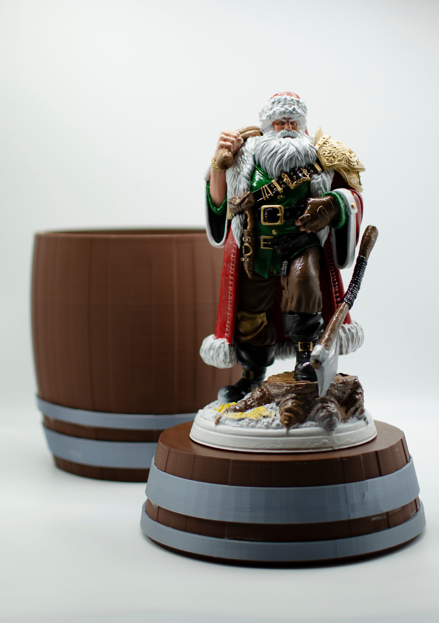 Статуэтка "Дед Мороз", ручная роспись, подарочная упаковка-бочка, 25 см, Золото