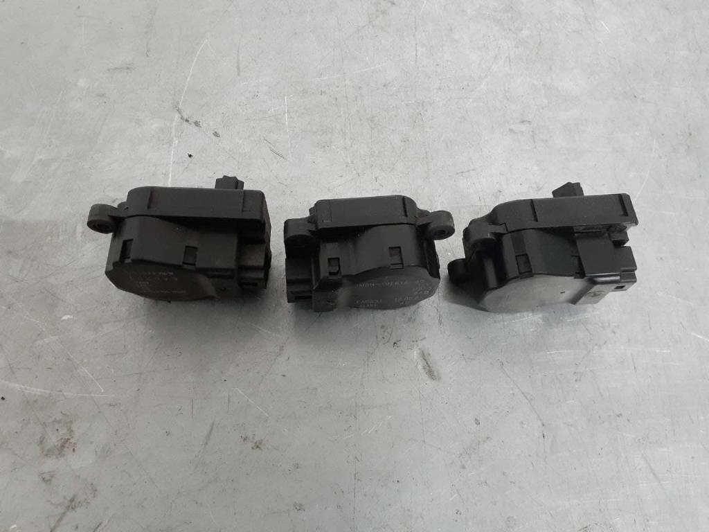 Моторчик заслонки печки Ford C-Max 2006 3M5H19E616