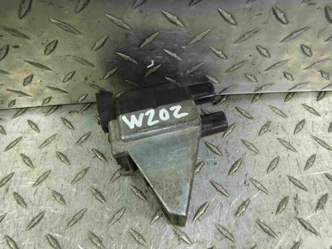 Катушка зажигания Mercedes-Benz C-класс W202/S202 (1993—1997) A0001500480