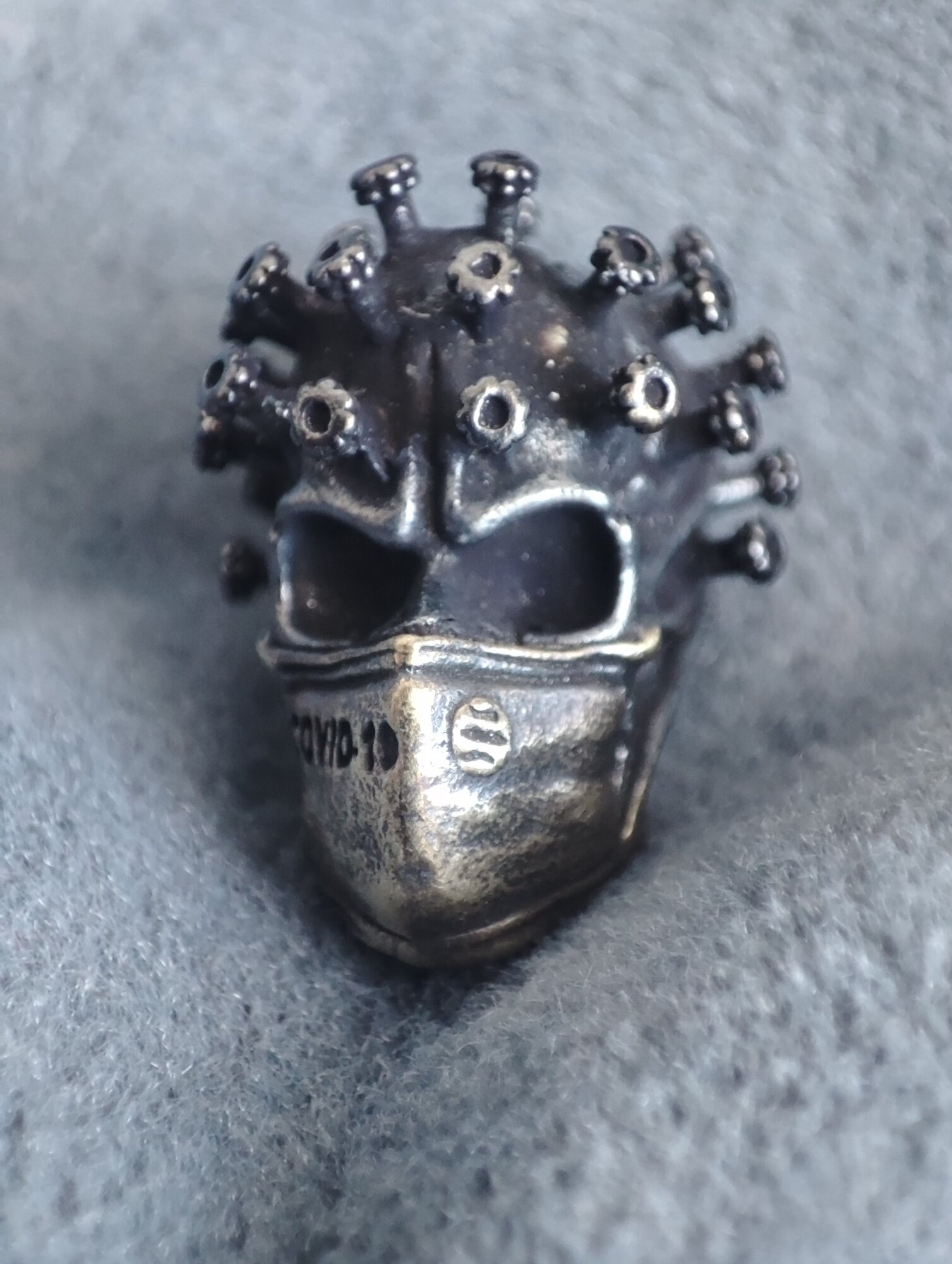 Бусина "COVID-2019", латунь, фигурная, для паракордов и темляков