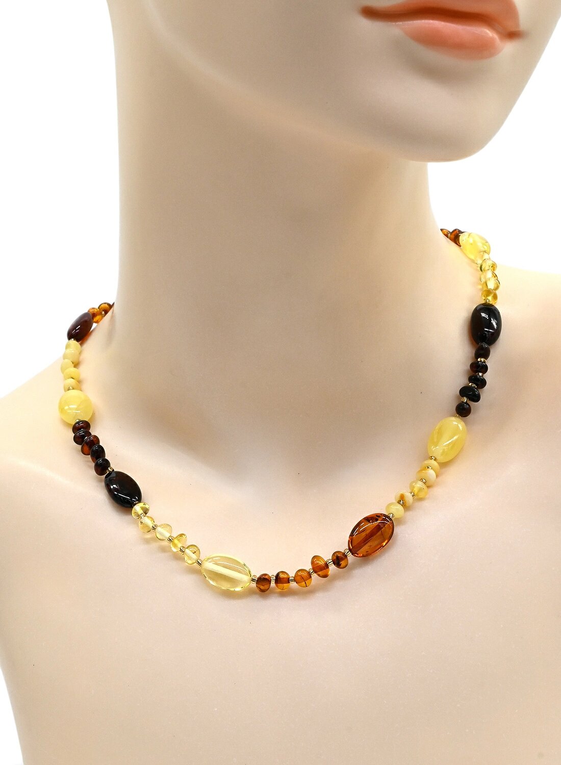 Бусы, янтарь