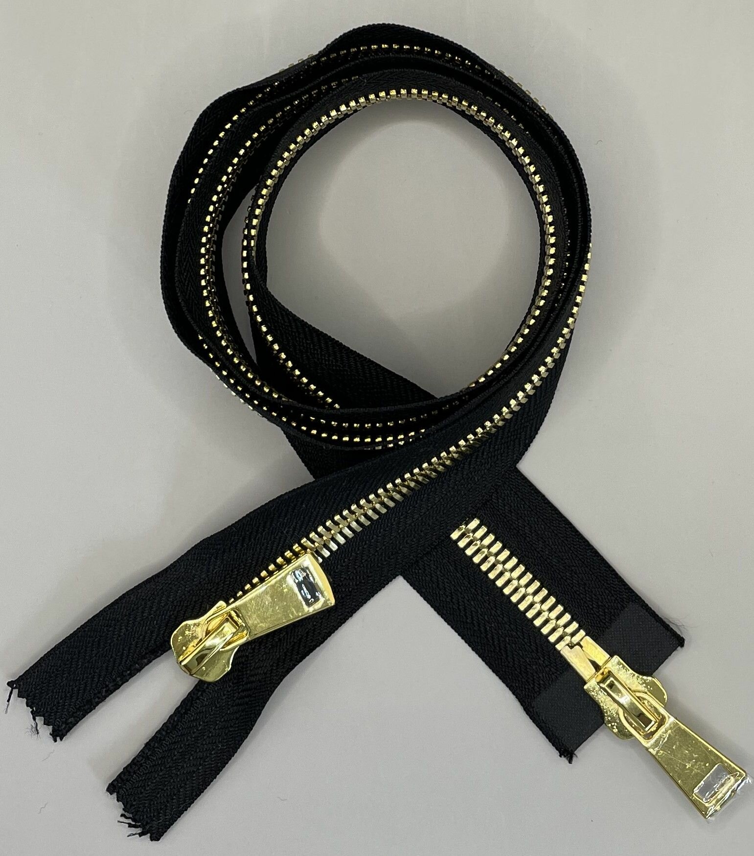 Молния металл,100см, тип 10, черный, зубья золото,2 замка. Италия.1шт.