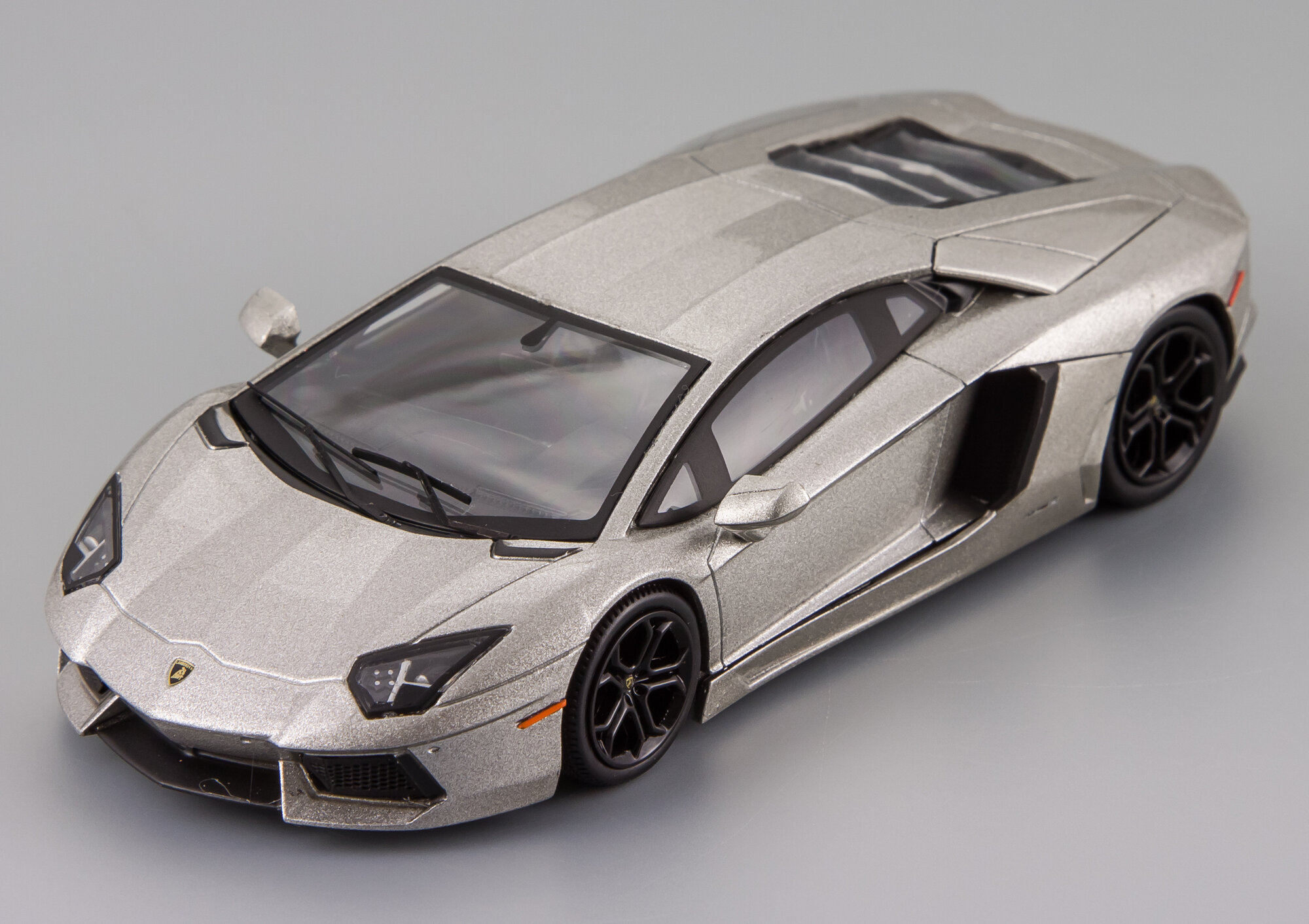 1:43 Lamborghini Aventador LP700-4 (из к. ф. "The Dark Knight Rises"), Коллекционная масштабная модель от Hot Wheels