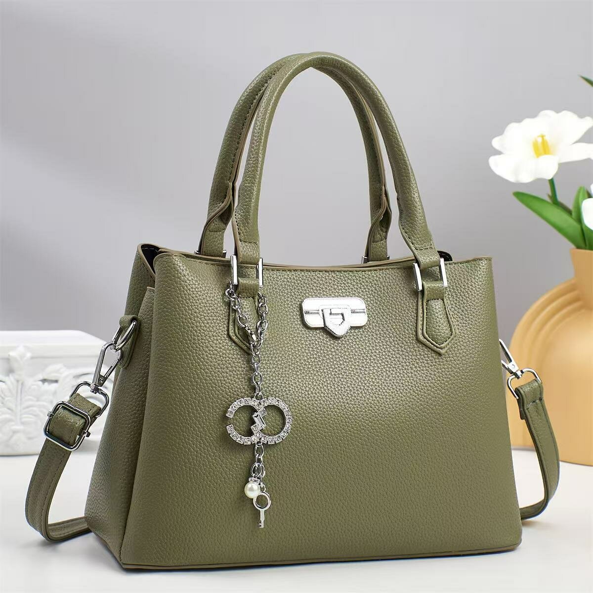 A95946 Женская сумка для офиса: стильная и практичная модель