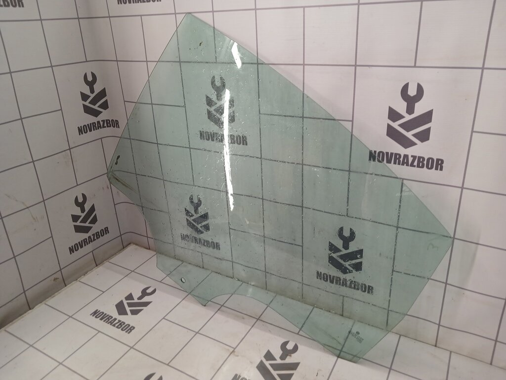 Стекло двери задней левой VW Passat B5 96-00