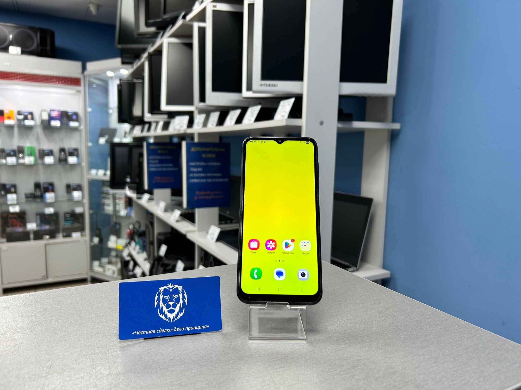 Смартфон Samsung Galaxy M14 4/128 GB, Android 15, синий, NFC.