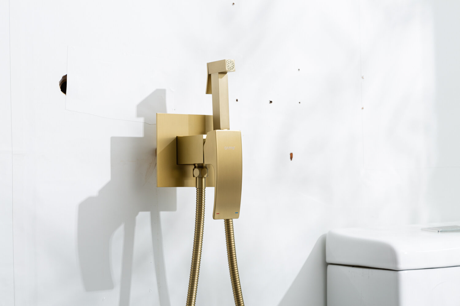 Гигиенический душ встроенный Gappo G7207-33, золотой сатин