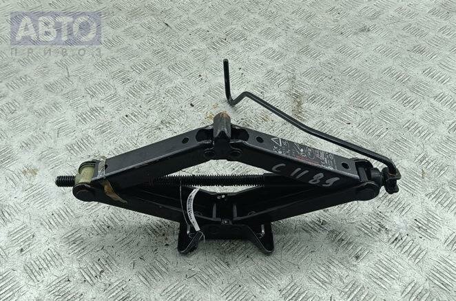 Домкрат Renault Megane 2 (2002-2008)