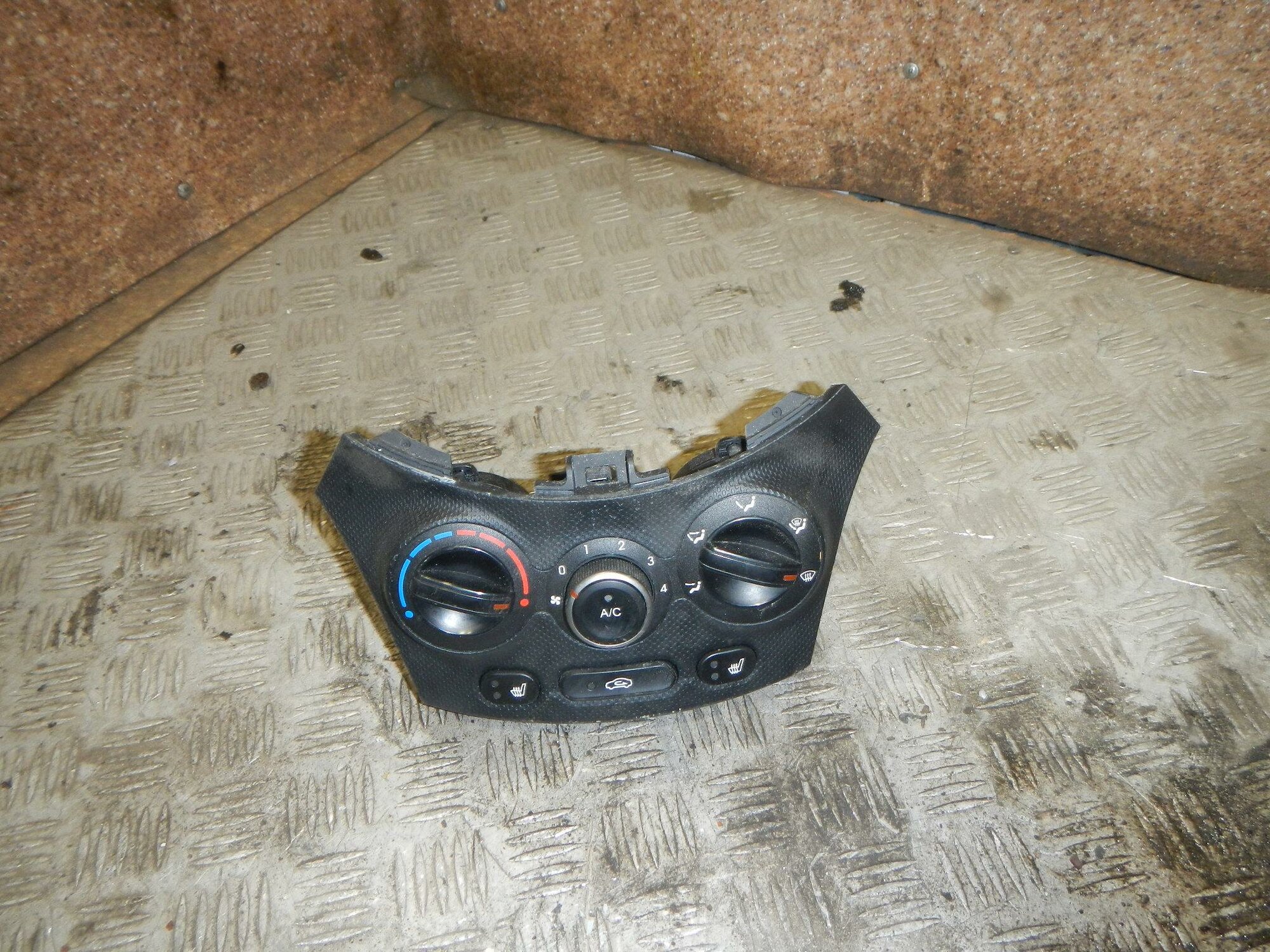 Б/У Блок управления климатической установкой, Hyundai (Хендэ)-SOLARIS (14-) HYUNDAI SOLARIS (14-) Потертости. 456799 Hyu...