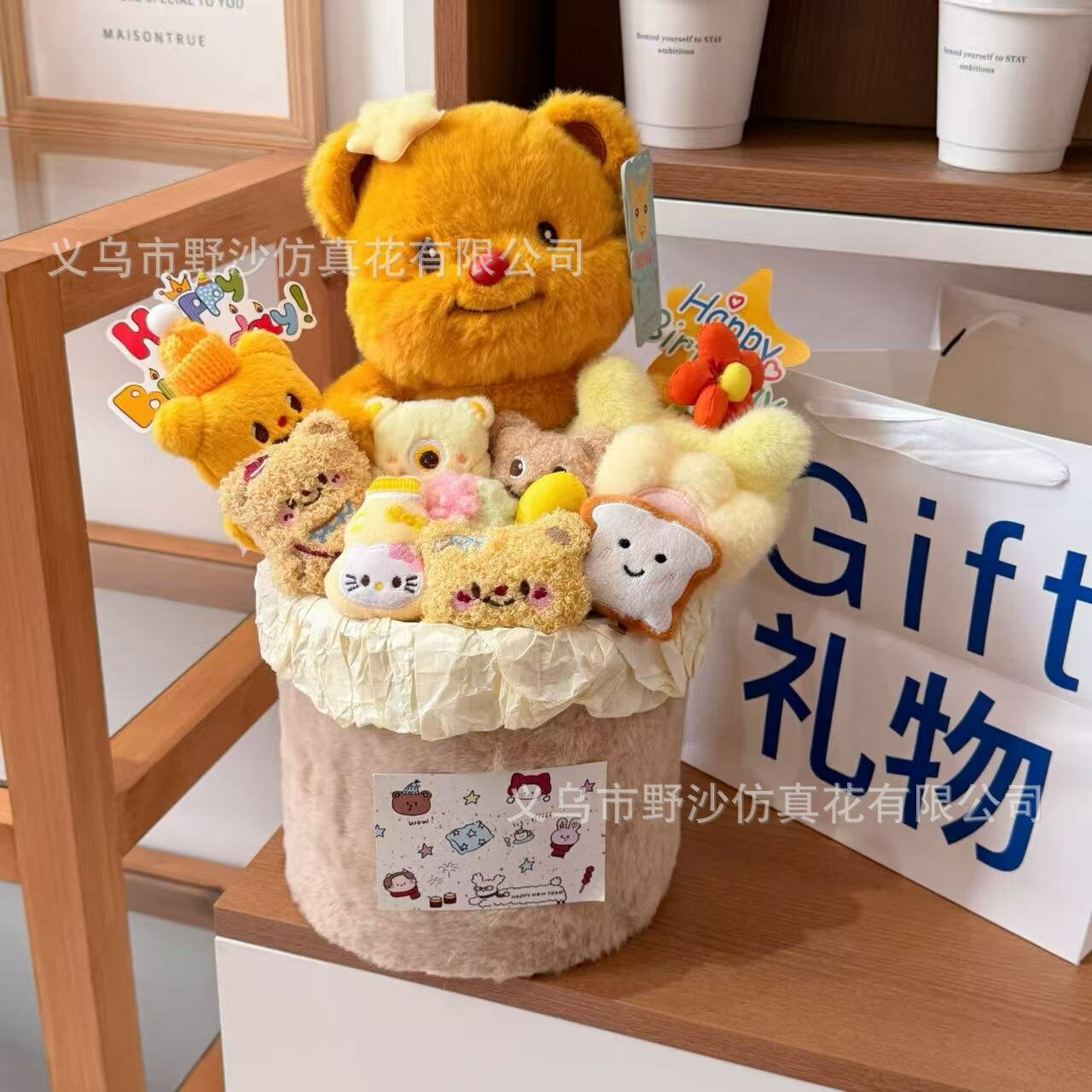 Новый креативный букет из мультяшных масляных мишек — идеальный подарок на Международный женский день, выпускной, день рождения и другие особые случаи для лучших подруг и девушек.