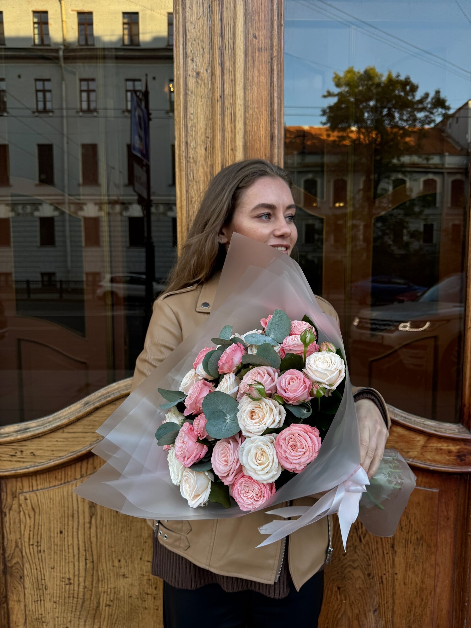 Букет сборный "S"пионовидный, розы белые/розовые, 25 шт, высота 40см