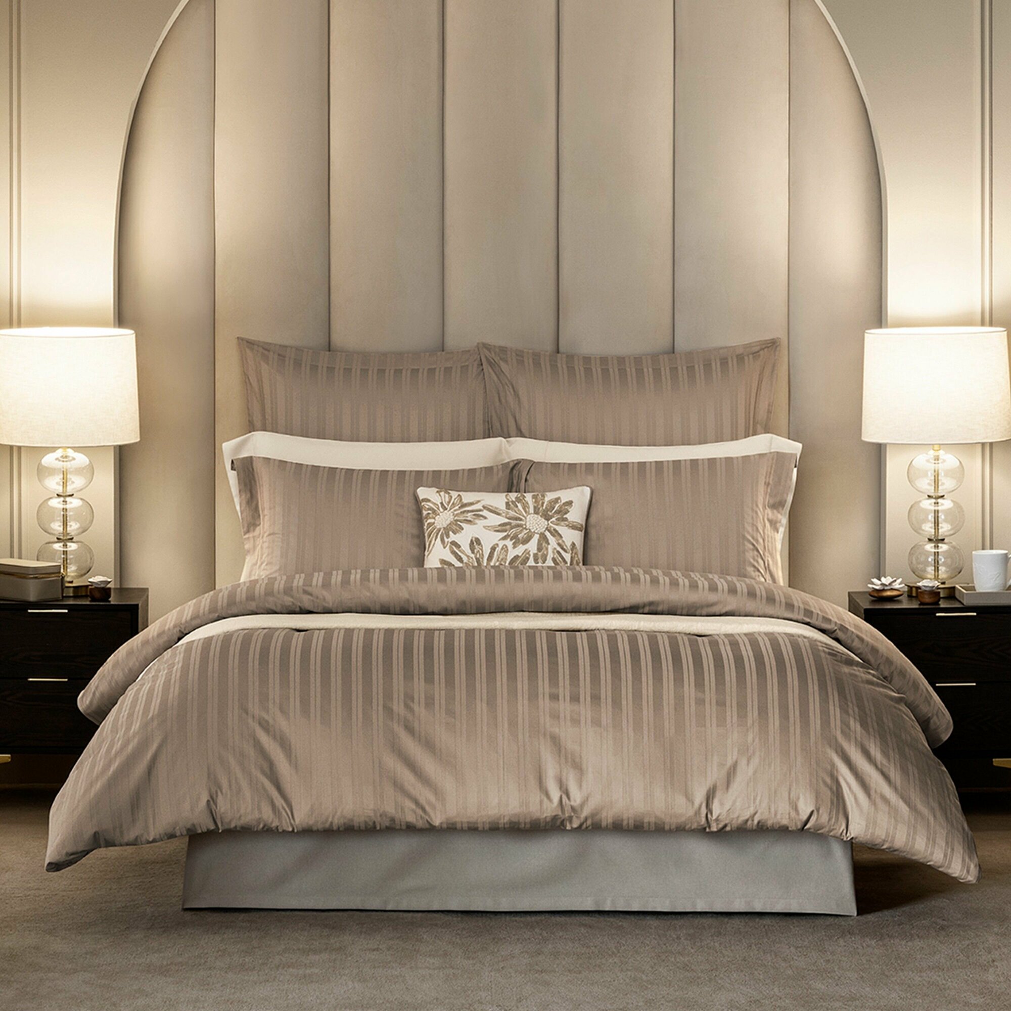 Togas Комплект постельного белья двуспальный кинг сайз "Саккард" 220x240/240x270/50x70-2 жаккард, страйп сатин, хлопок