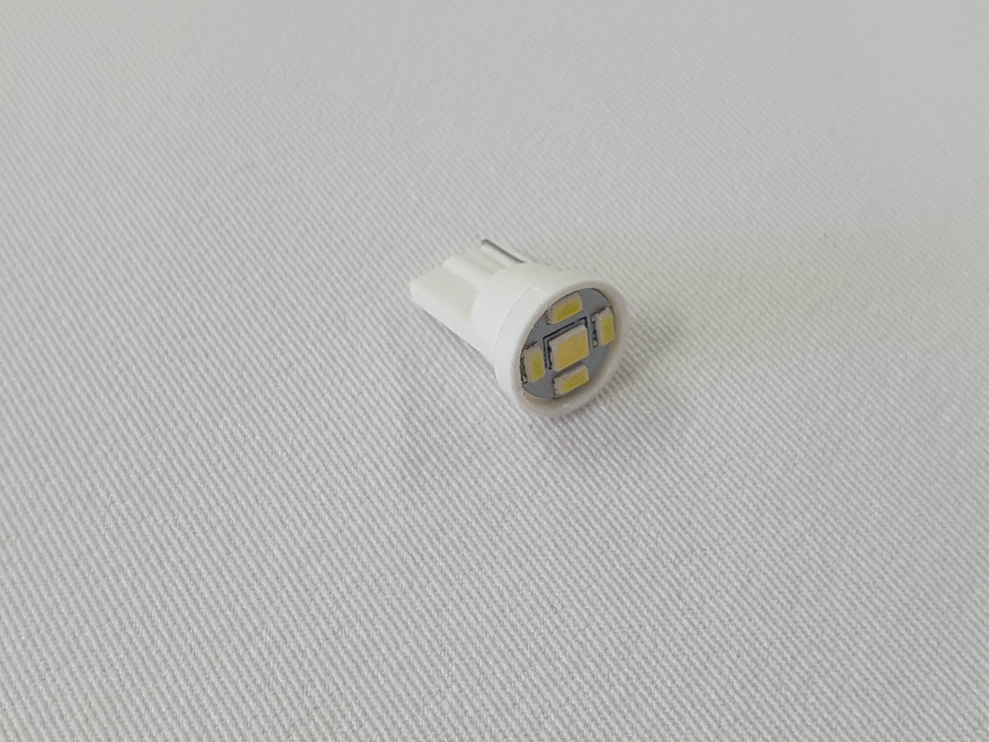 Лампа светодиод 24V T10-5SMD (3528+4smd*1206) Base: W2.1*9.5d 0.264 W 10.18lm белый NORD YADA