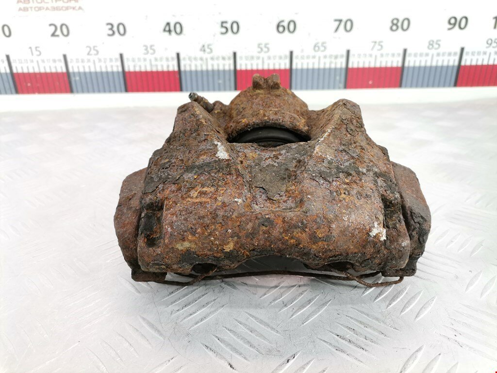 Суппорт передний правый Renault Duster 1 410018218R арт. 1754437