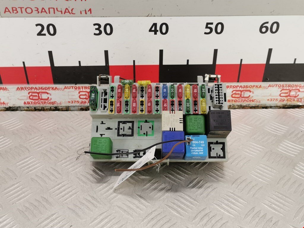 Блок предохранителей Opel Corsa B 90534640 арт. 1061938