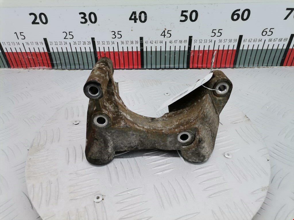 Кронштейн (крепление лапа) двигателя Ford Focus 2 1465151 арт. 1750020