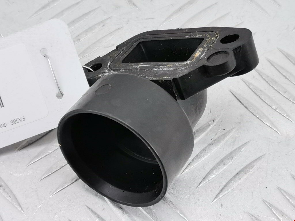 Фланец (штуцер системы охлаждения тройник) Renault Modus 7700111985 арт. 1663838